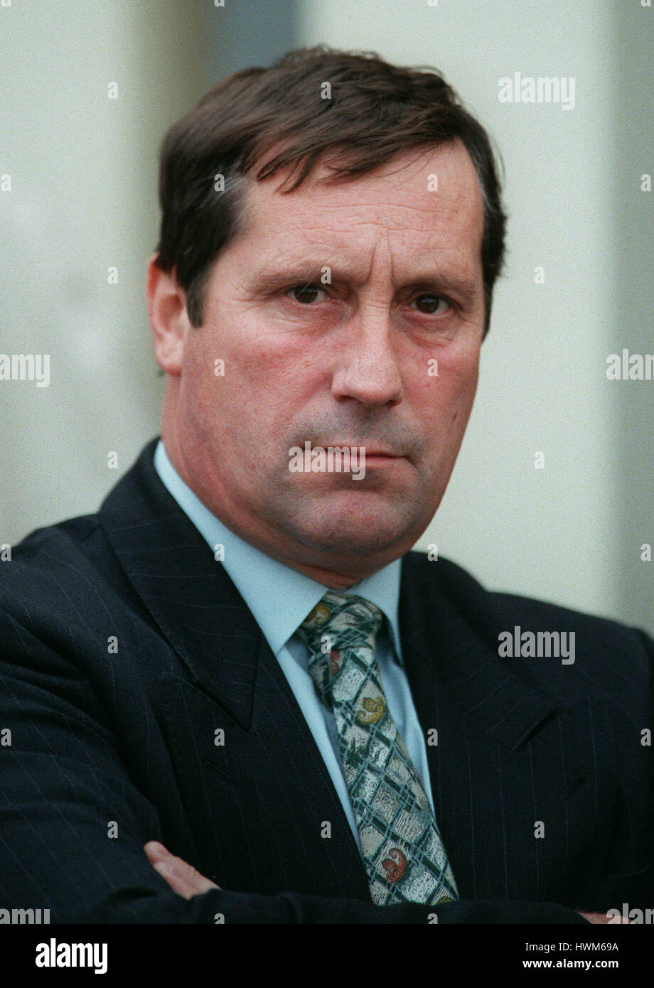 FRANK JORDAN. RACE HORSE TRAINER 12 November 1997 Stock Photo - Alamy