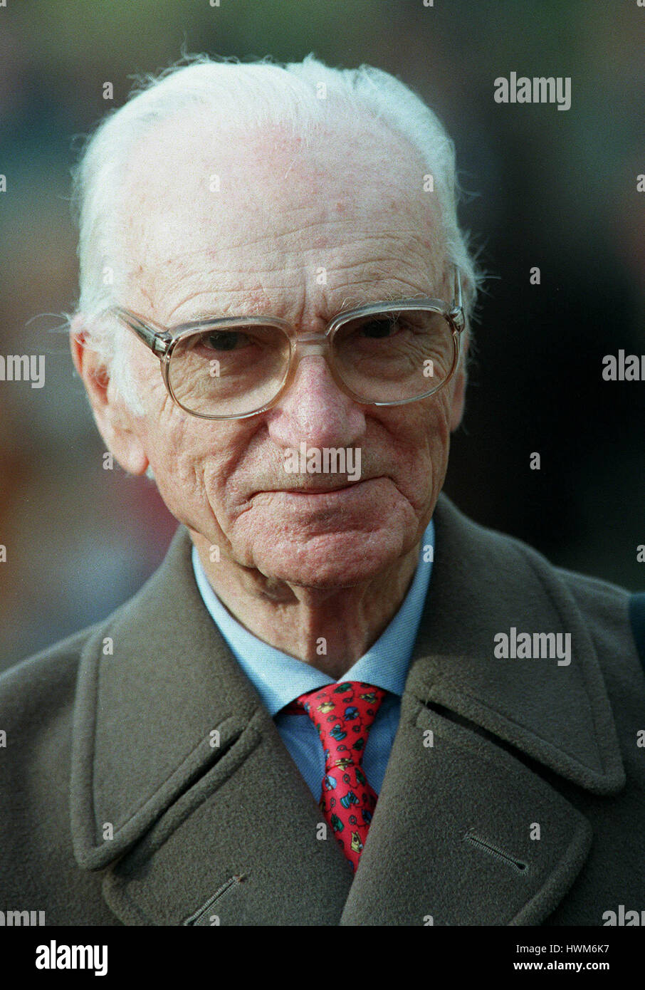 PETER O'SULLIVAN COMMENTATOR 11 November 1997 Stock Photo - Alamy