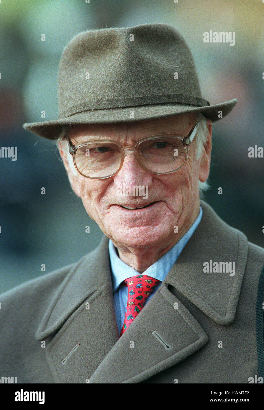 PETER O'SULLIVAN COMMENTATOR 11 November 1997 Stock Photo - Alamy