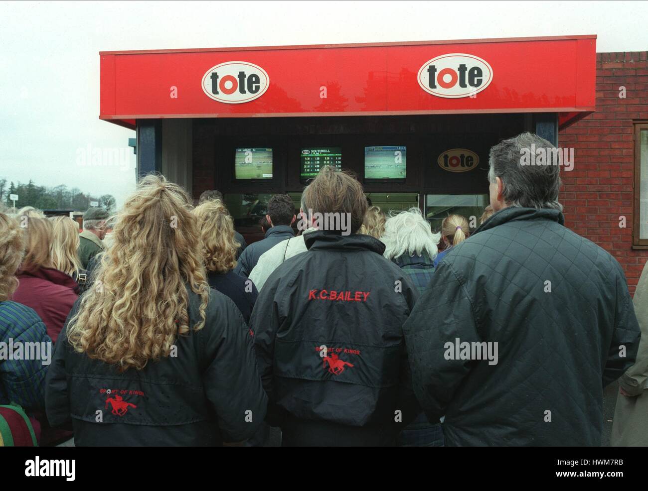 STABLE STAFF AT RACES LUDLOW RACES 26 November 1997 Stock Photo - Alamy