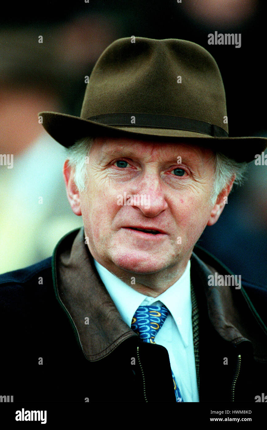 MARTIN PIPE RACE HORSE TRAINER 14 December 1998 Stock Photo - Alamy
