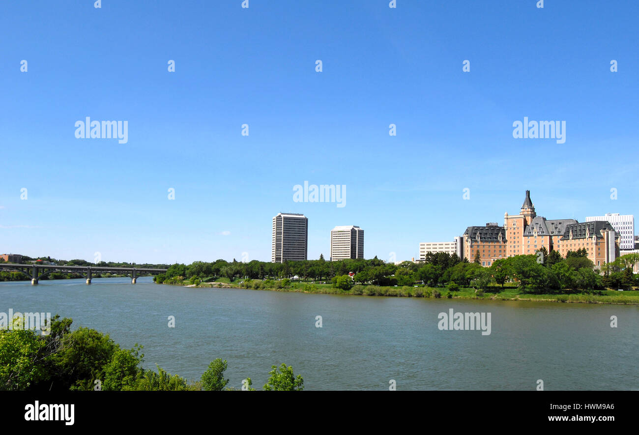 Saskatoon bridges hi-res stock photography and images - Alamy