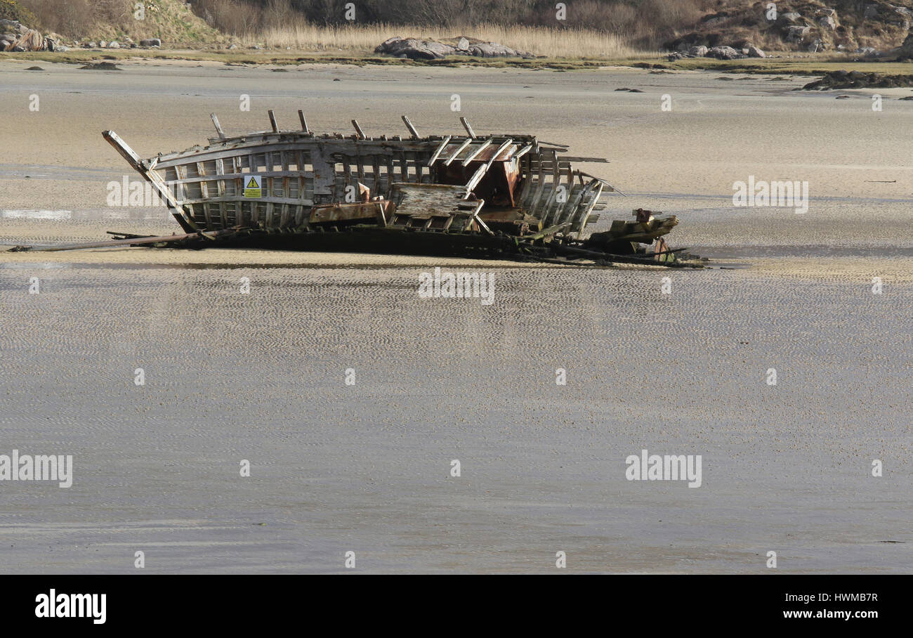Wreck of trawler bunbeg hi-res stock photography and images - Alamy
