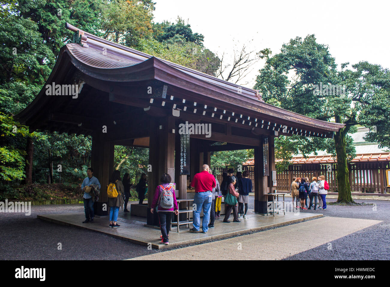 Wooden gate meiji jingu shinto shrine hi-res stock photography and ...