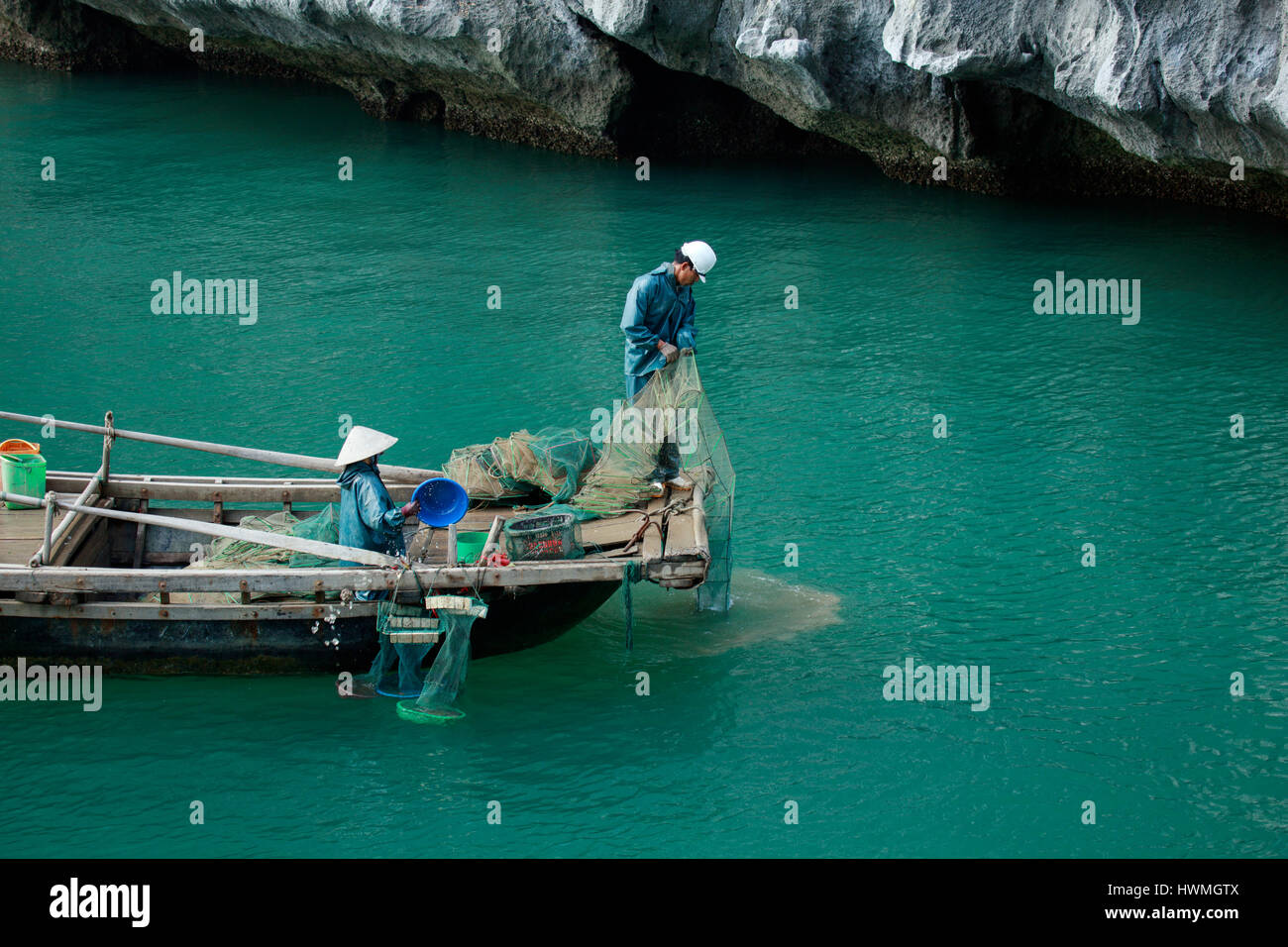 Fishermen using fishing net hi-res stock photography and images - Alamy