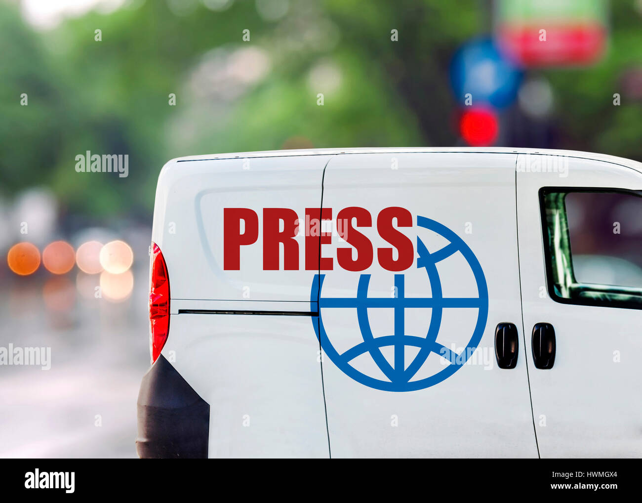 Cartoon city street with car hi-res stock photography and images - Alamy