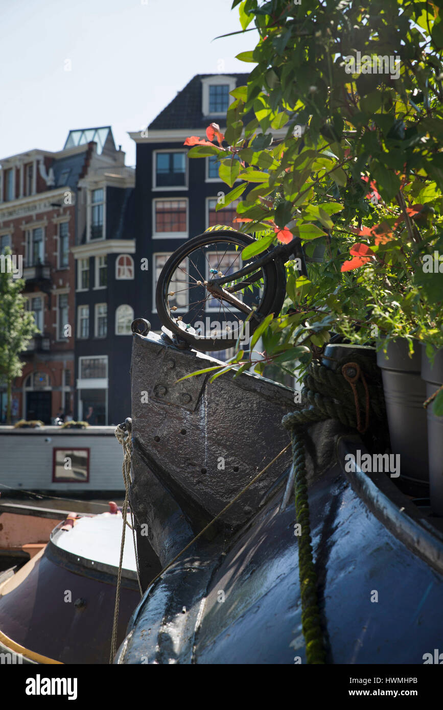 Bike on canal boat, Amsterdam Stock Photo - Alamy