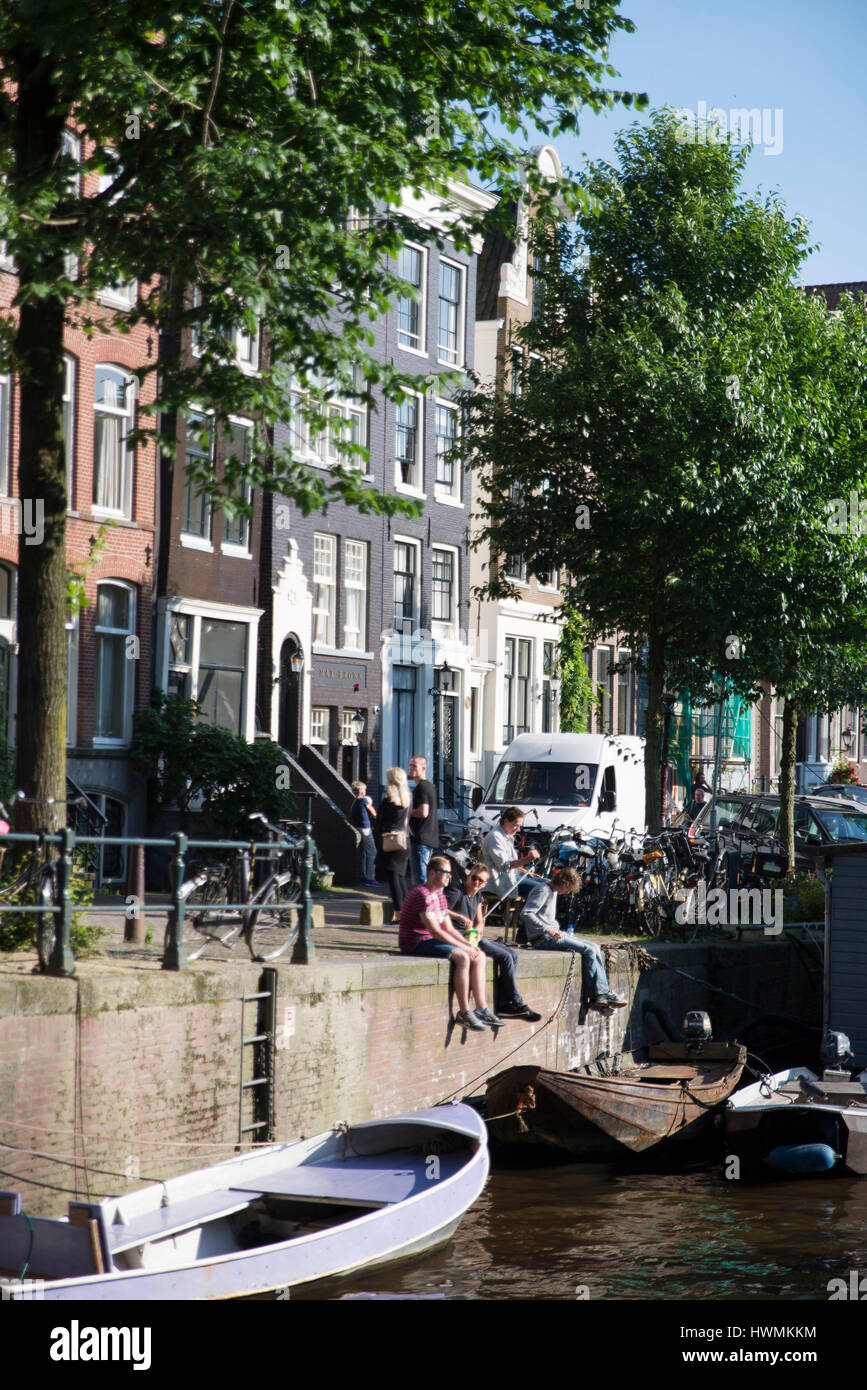 Canal side amsterdam hi-res stock photography and images - Alamy
