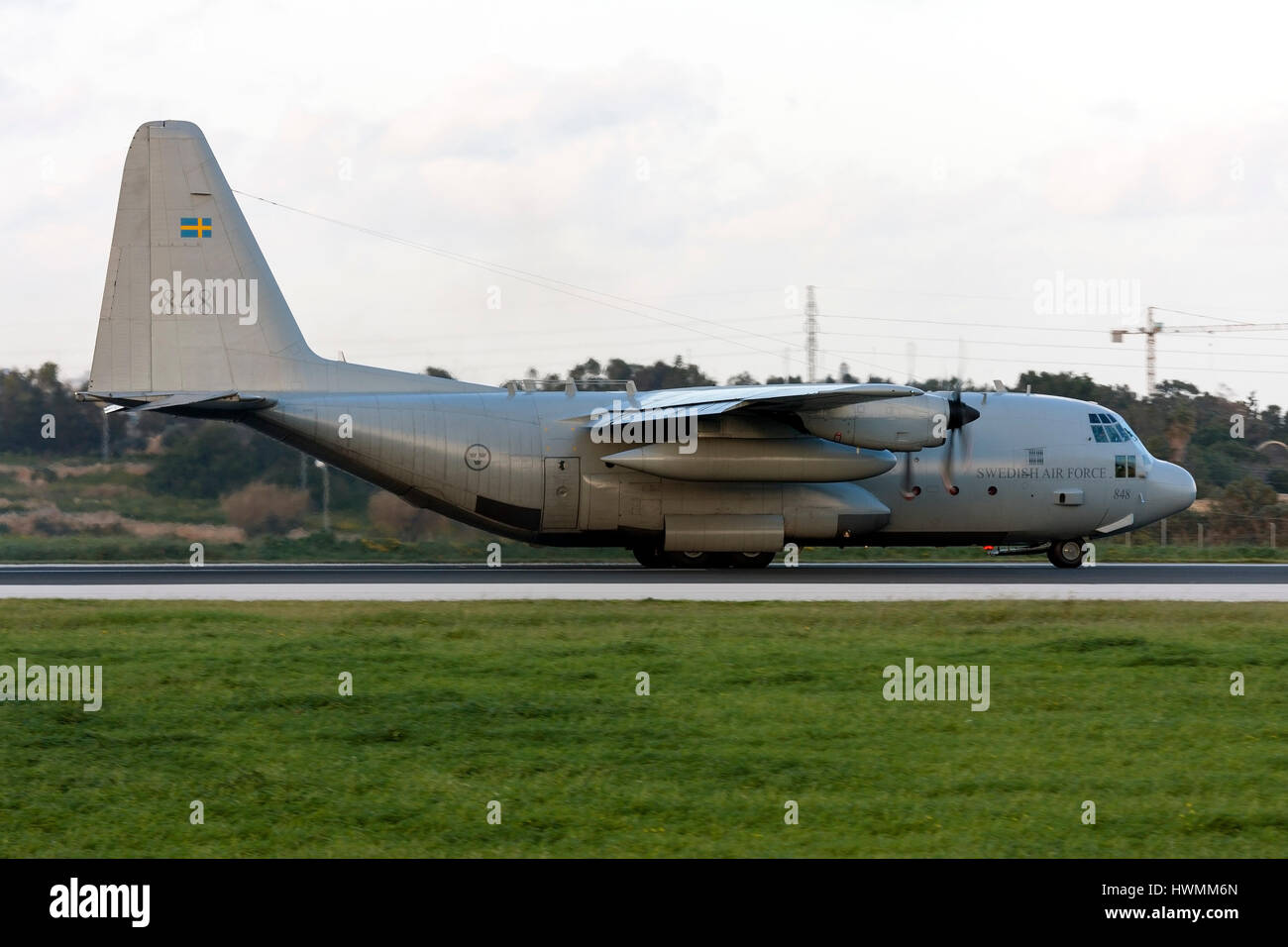 Grey military c 130 hercules cargo hi-res stock photography and images ...