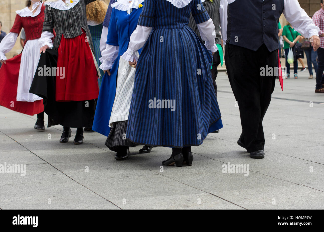 Welsh dancers wear traditional costume Stock Photo - Alamy