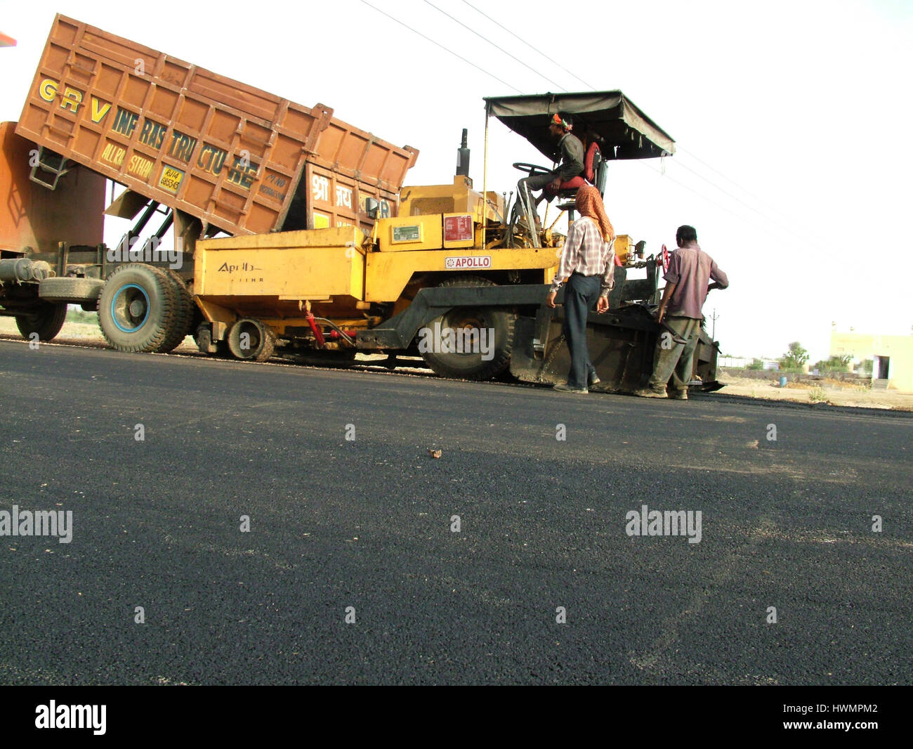 India tar roads hi-res stock photography and images - Alamy