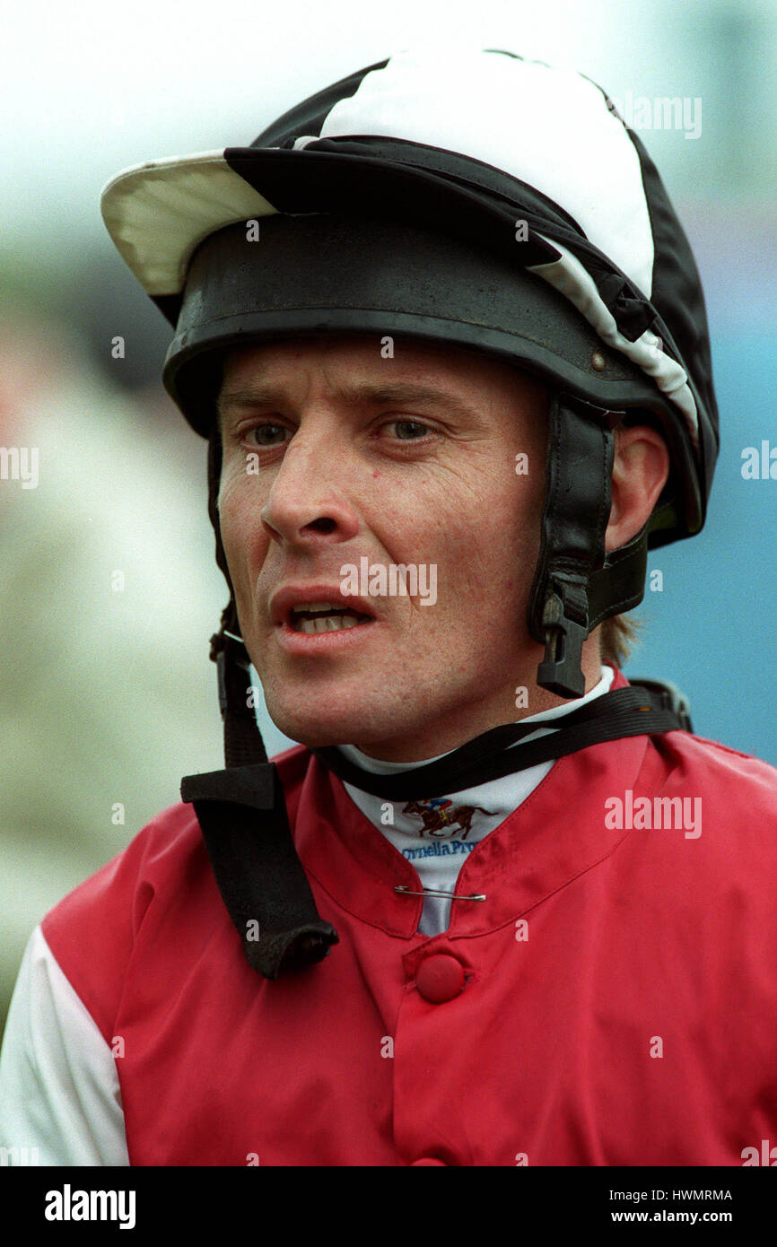 GARY HIND JOCKEY 20 April 2000 Stock Photo - Alamy