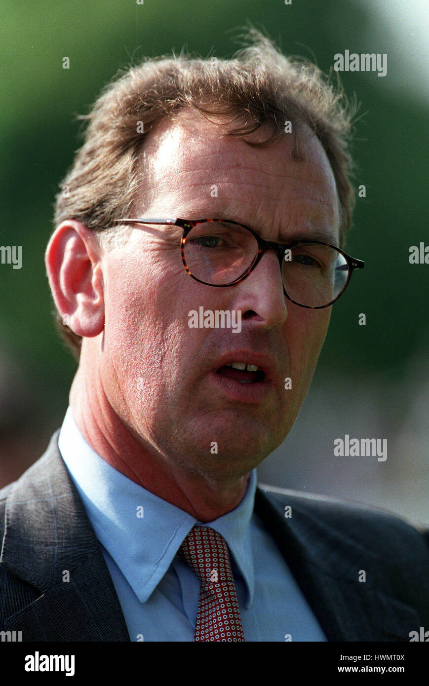 ROGER CHARLTON RACE HORSE TRAINER 05 May 2000 Stock Photo - Alamy