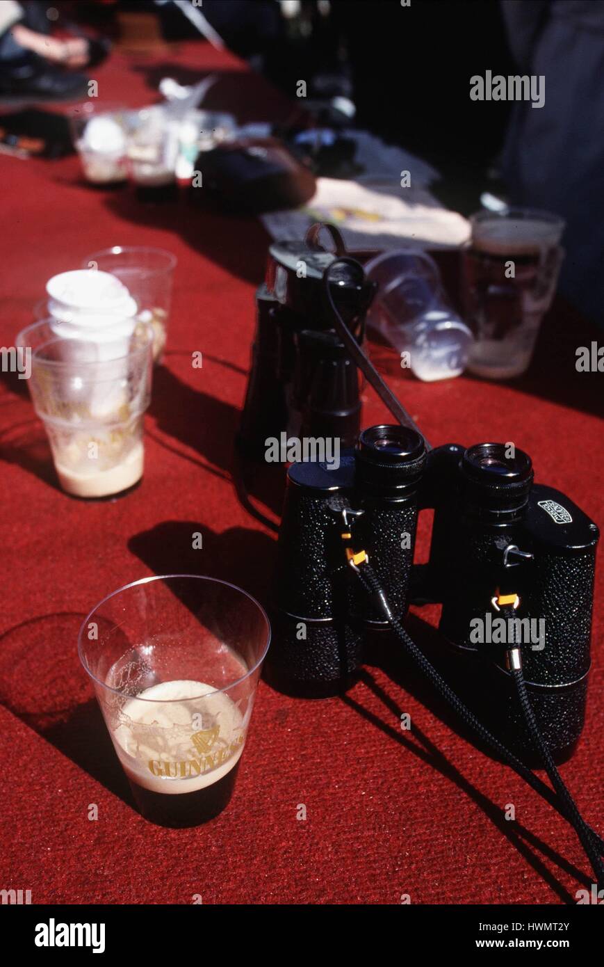 BINOCULARS & PINT OF GUINNESS CHELTENHAM FESTIVAL 1999 18 March 2000 ...