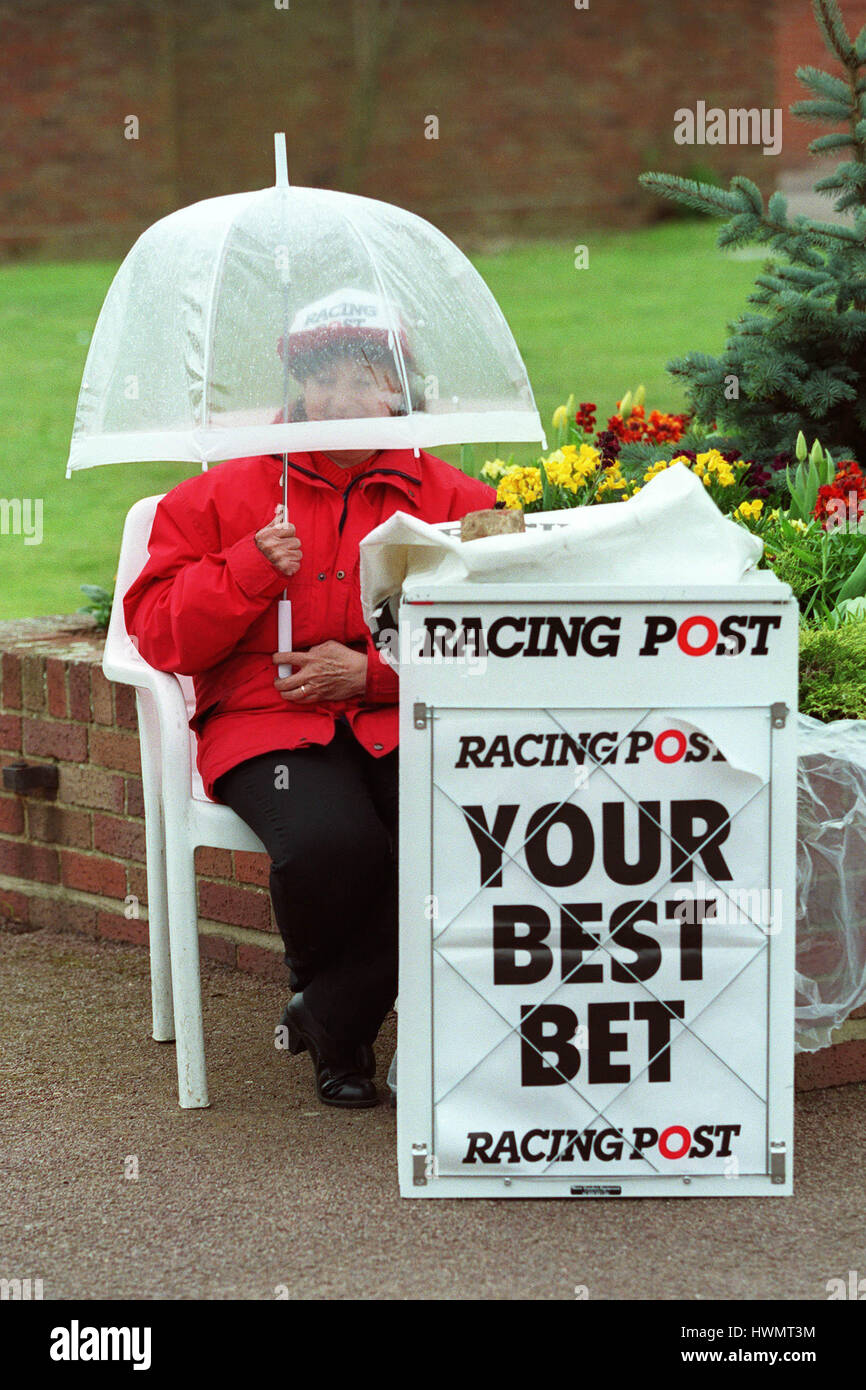 RACING POST SELLER NEWMARKET RACES 20 April 2000 Stock Photo - Alamy