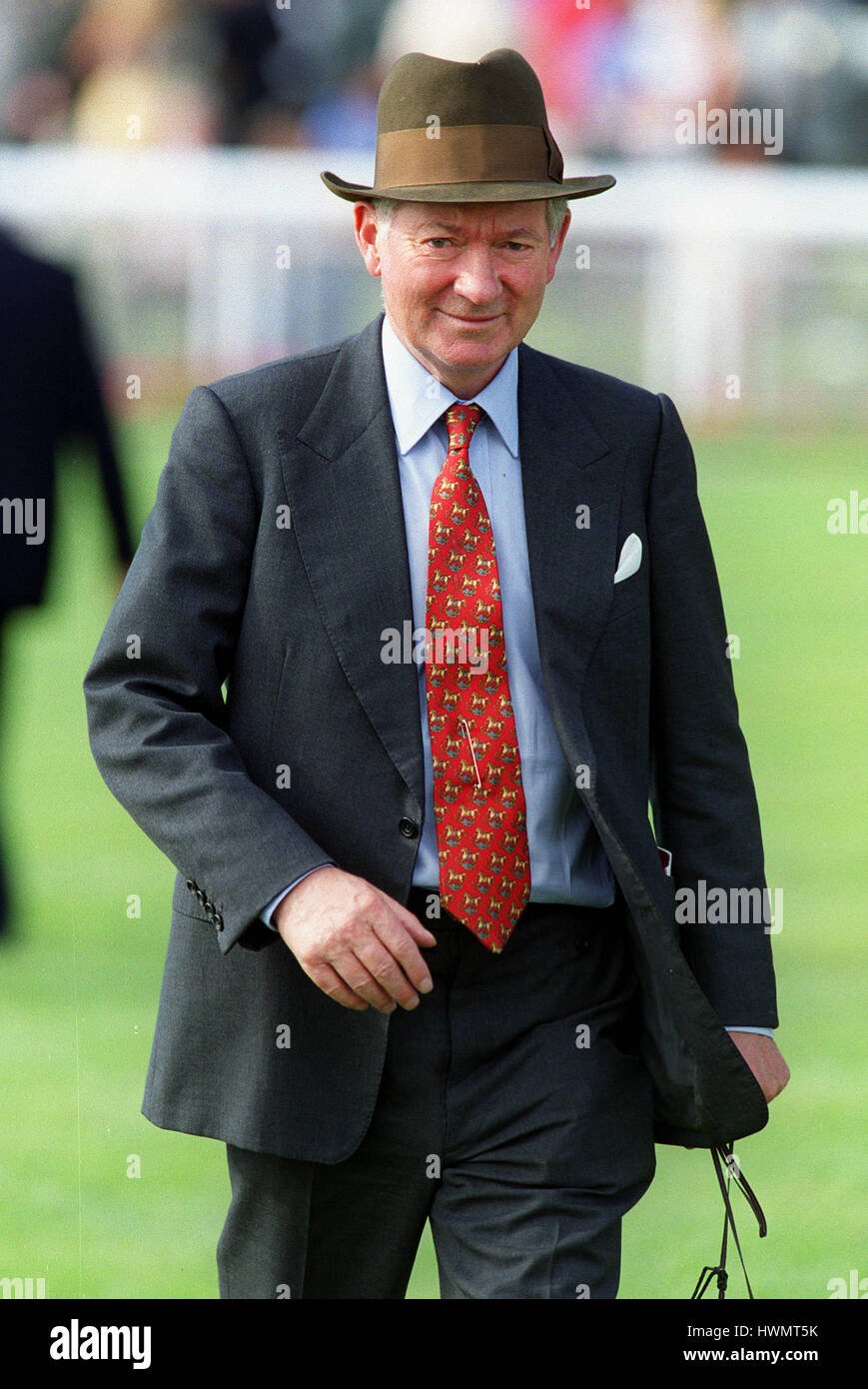 BARRY HILLS RACE HORSE TRAINER 22 August 2000 Stock Photo - Alamy