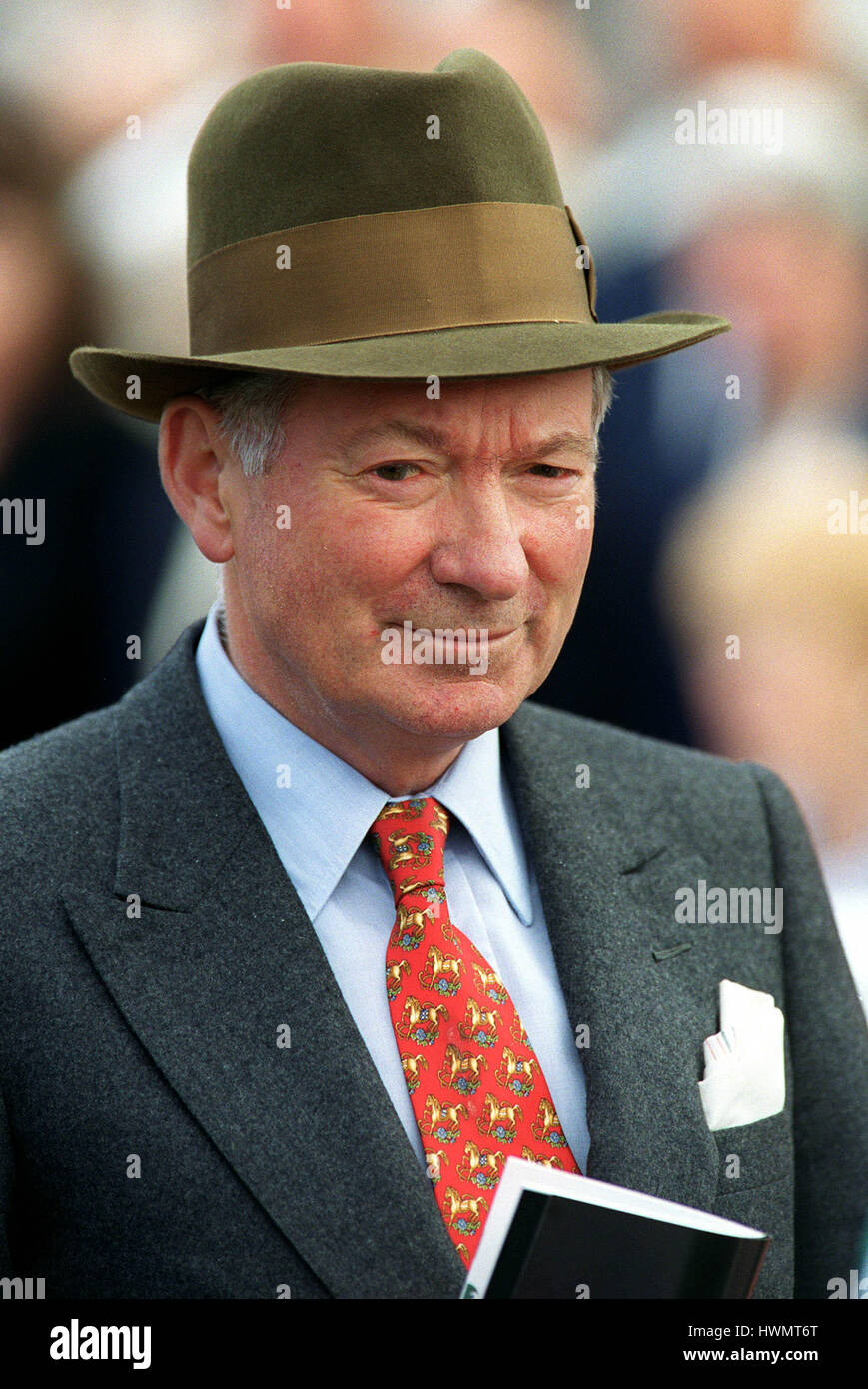 BARRY HILLS RACE HORSE TRAINER 22 August 2000 Stock Photo - Alamy