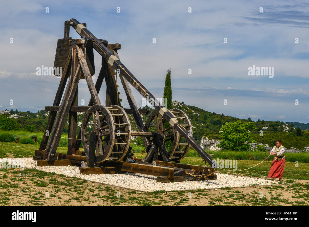 Medieval trebuchet hi-res stock photography and images - Alamy