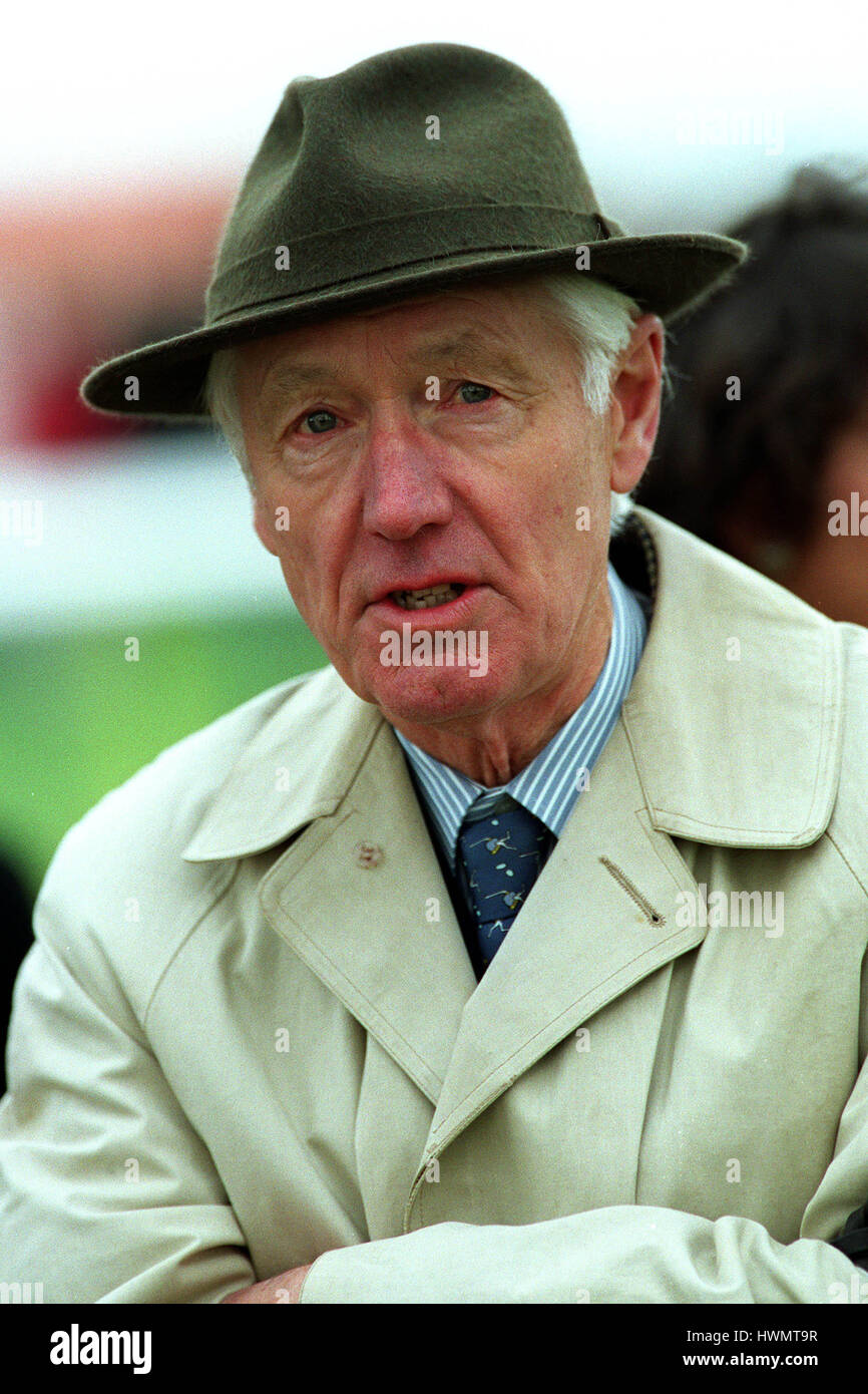 GEOFF WRAGG RACE HORSE TRAINER 18 April 2000 Stock Photo - Alamy