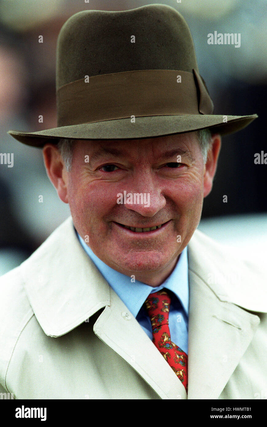 BARRY HILLS RACE HORSE TRAINER 20 April 2000 Stock Photo - Alamy