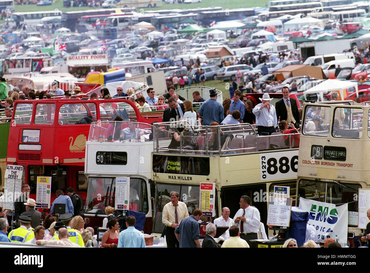 DOUBLE DECKER BUSES AT DERBY EPSOM DERBY RACE GOERS 10 June 2000 Stock ...