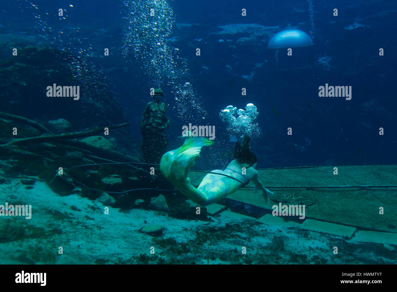 Mermaids performing underwater at Weeki Wachee Springs State Park Stock ...