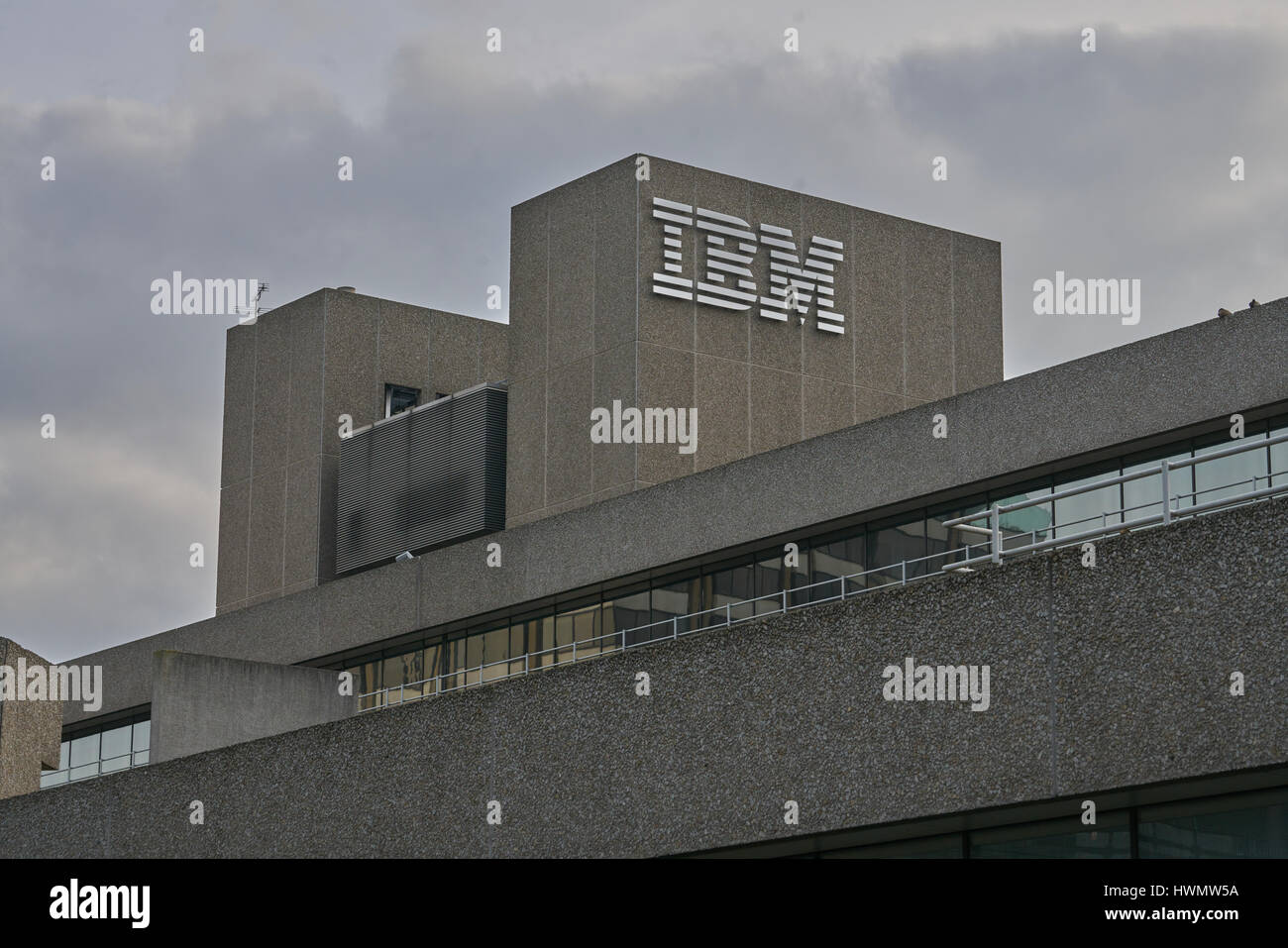 Ibm building hi-res stock photography and images - Alamy