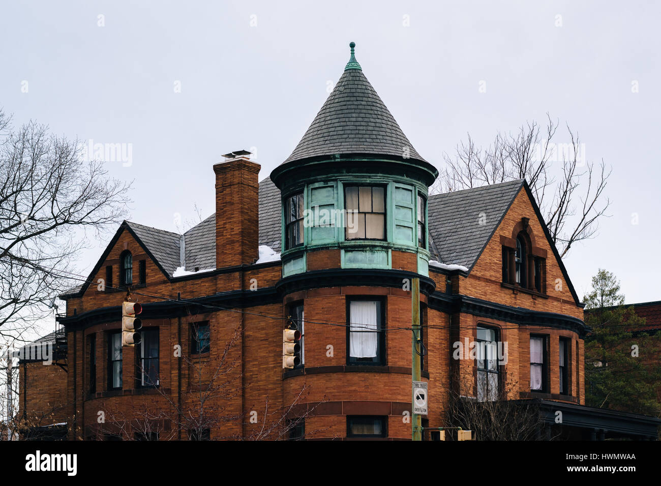 Baltimore brick row house hi-res stock photography and images - Alamy