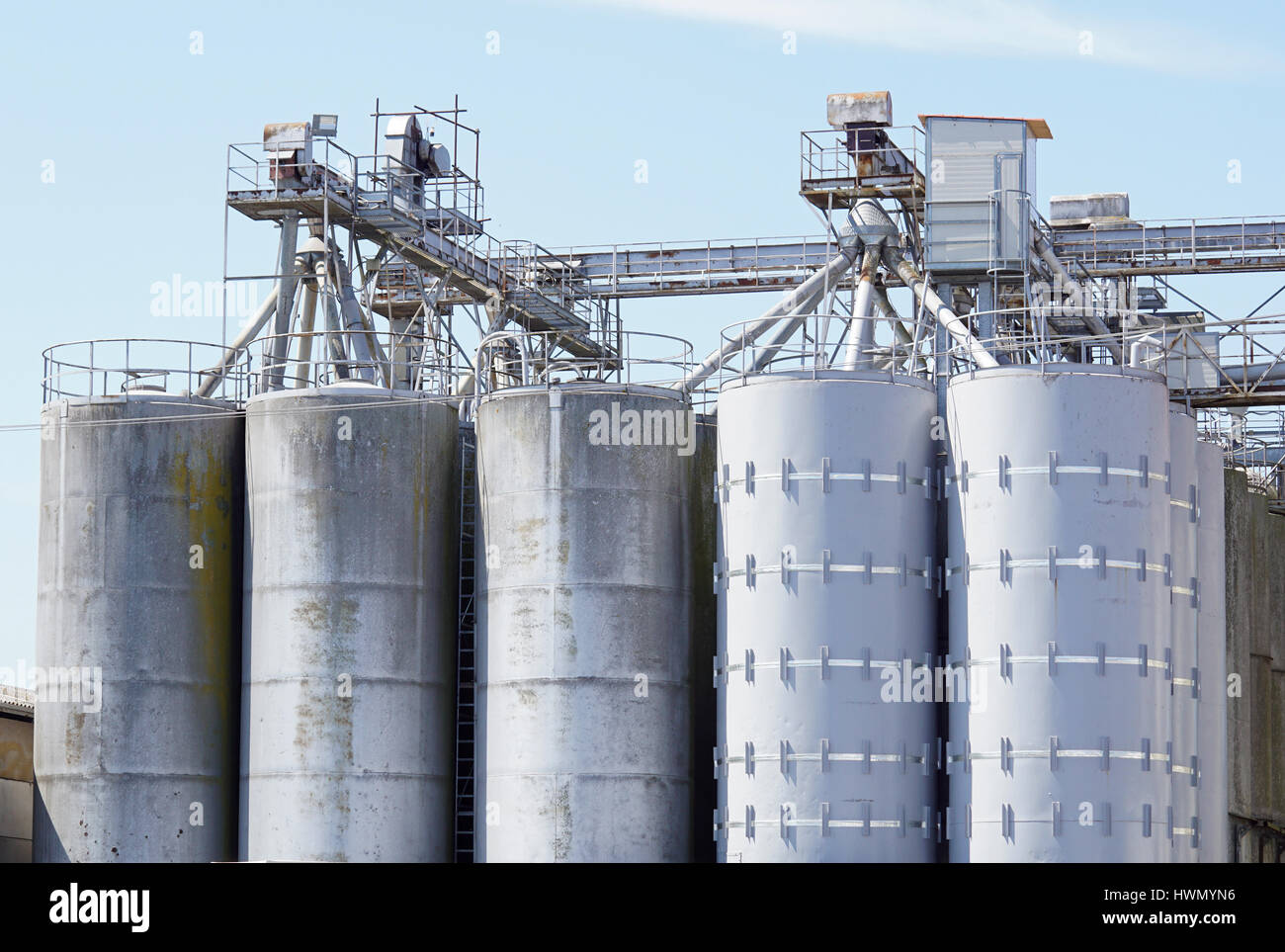 Metal silos hi-res stock photography and images - Alamy