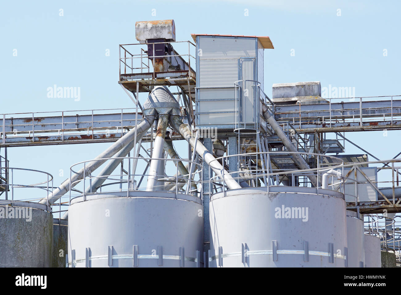 Metal silos hi-res stock photography and images - Alamy