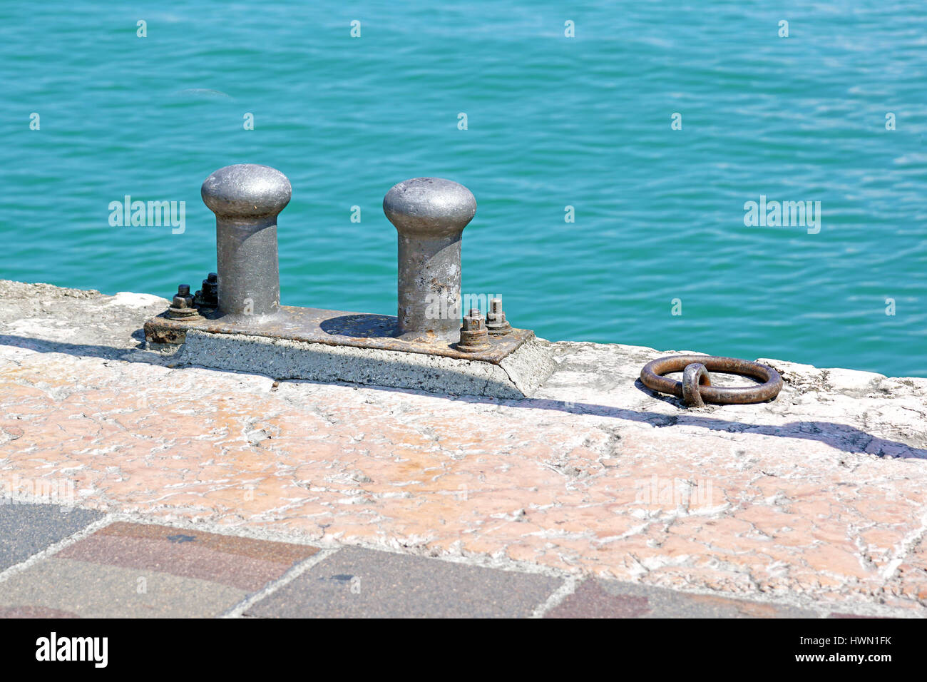 Boat docking point at the end of a pier Stock Photo - Alamy