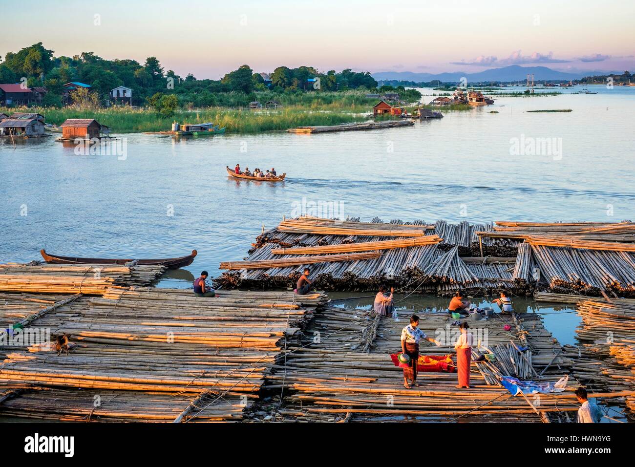 Myanmar (Burma), Mandalay region, Mandalay, the banks of Irrawaddy (or ...