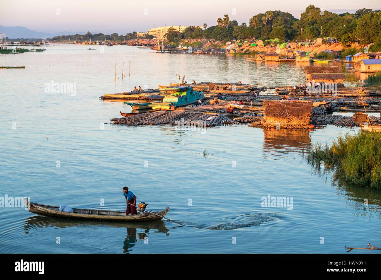 Myanmar (Burma), Mandalay region, Mandalay, the banks of Irrawaddy (or ...