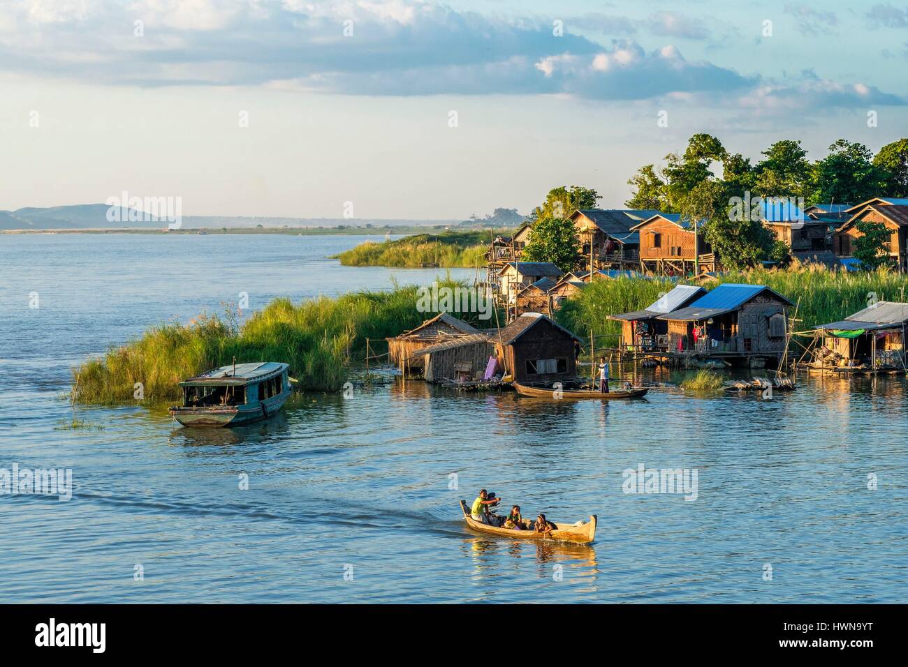 Myanmar (Burma), Mandalay region, Mandalay, the banks of Irrawaddy (or ...