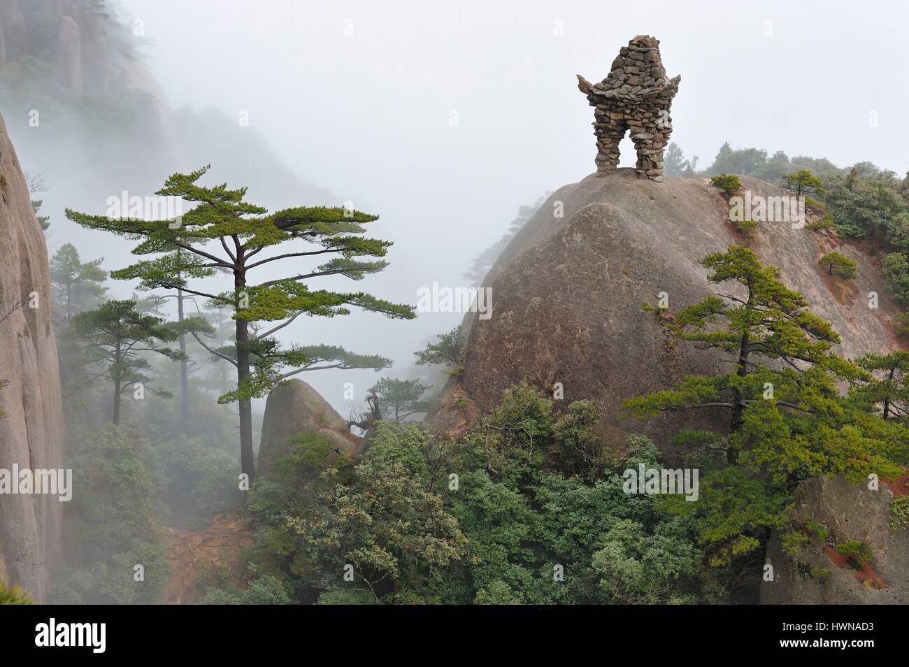 Yellow mountain huangshan temple hi-res stock photography and images ...