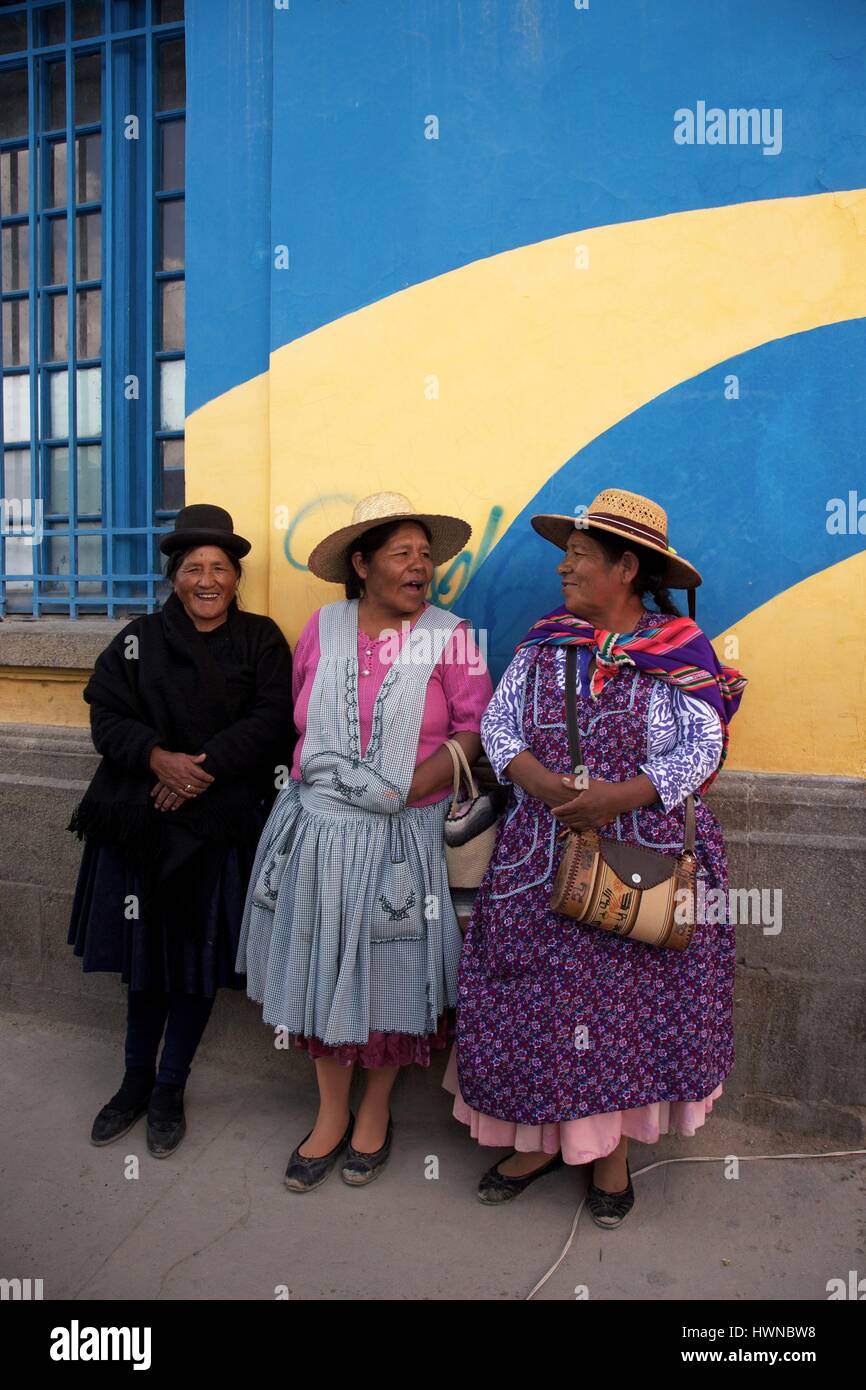 Bolivia, altiplano, department of Potosi, Uyuni, bolivian women wearing ...