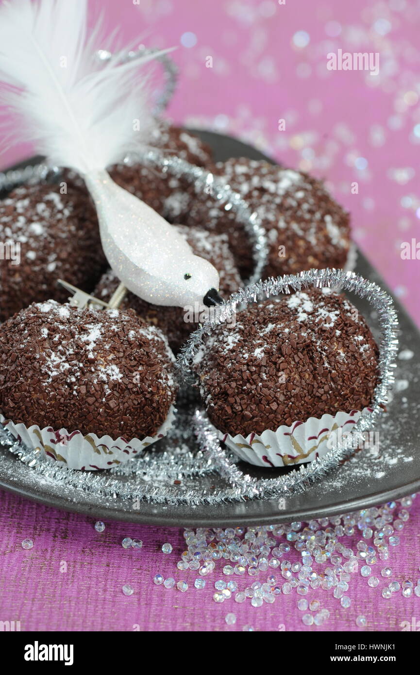 Mini merveilleux, moelleux chocolat Stock Photo - Alamy