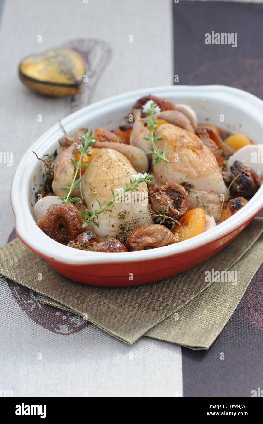 Caille farcies aux fruits secs et au cognac Stock Photo - Alamy