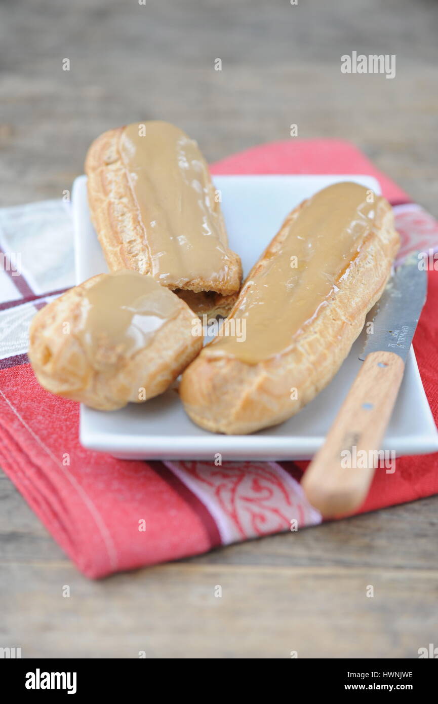 Eclairs au café Stock Photo - Alamy
