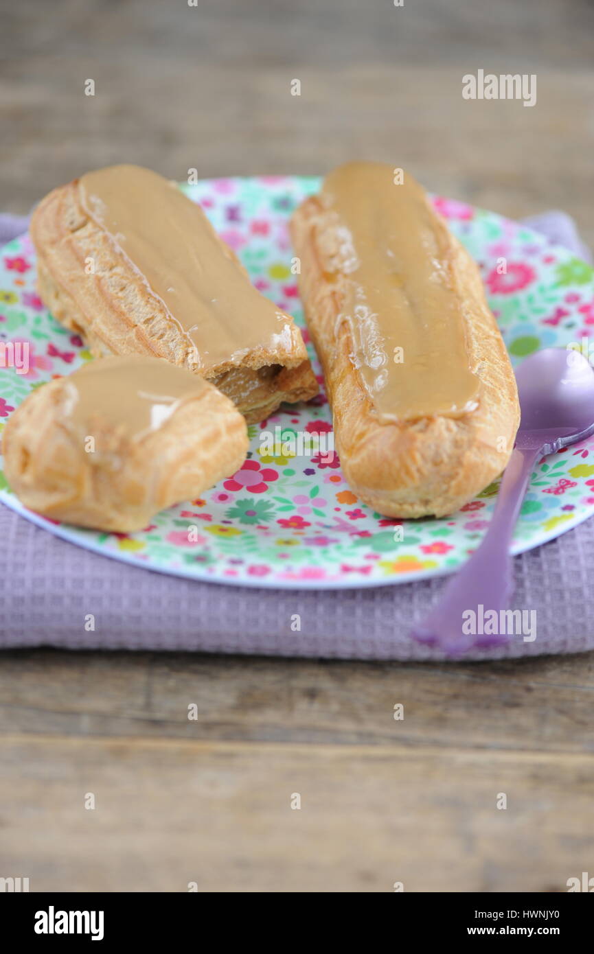 Eclairs au café Stock Photo - Alamy