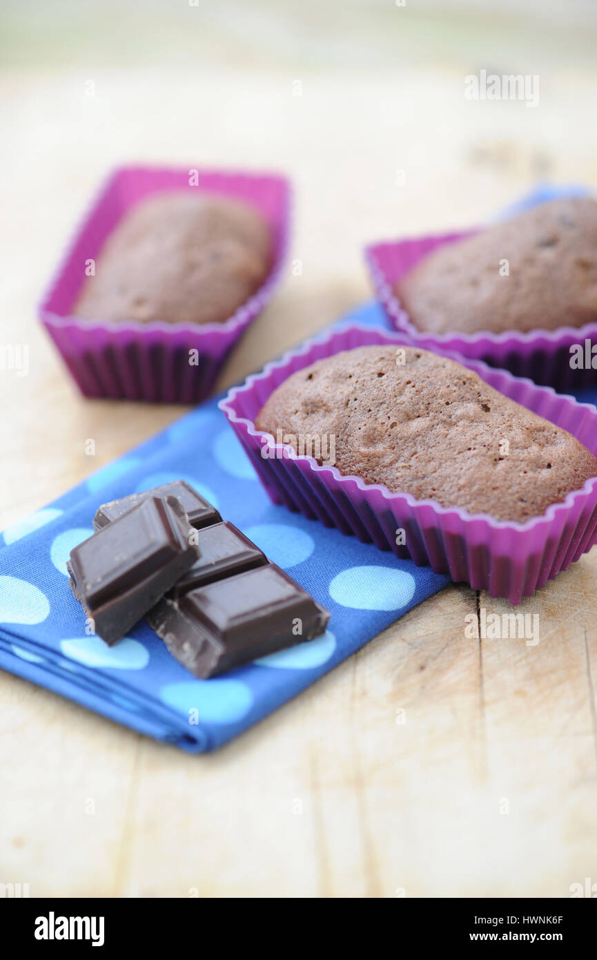 Mini cakes au chocolat Stock Photo - Alamy