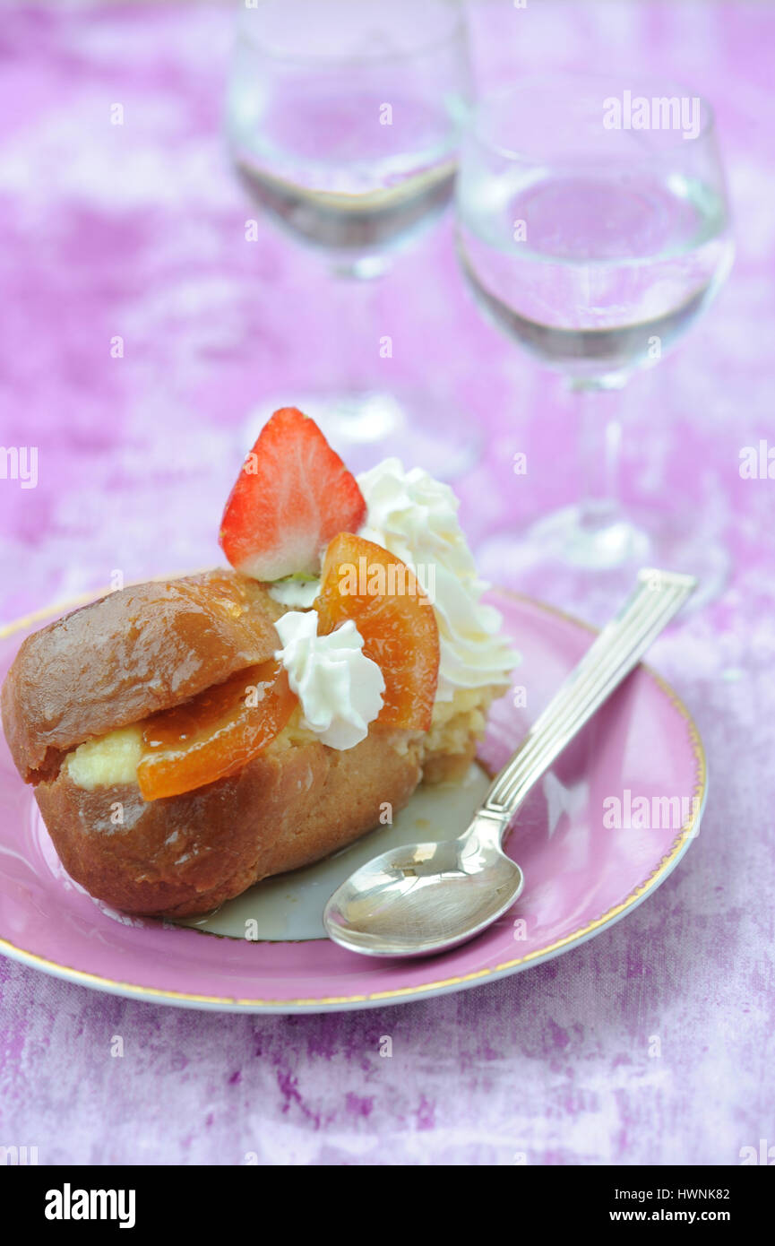 Baba au rhum Stock Photo - Alamy