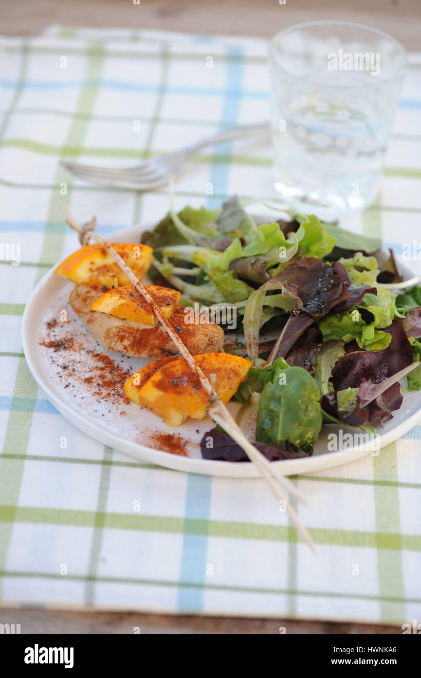 Brochette dinde orange curcuma Stock Photo - Alamy