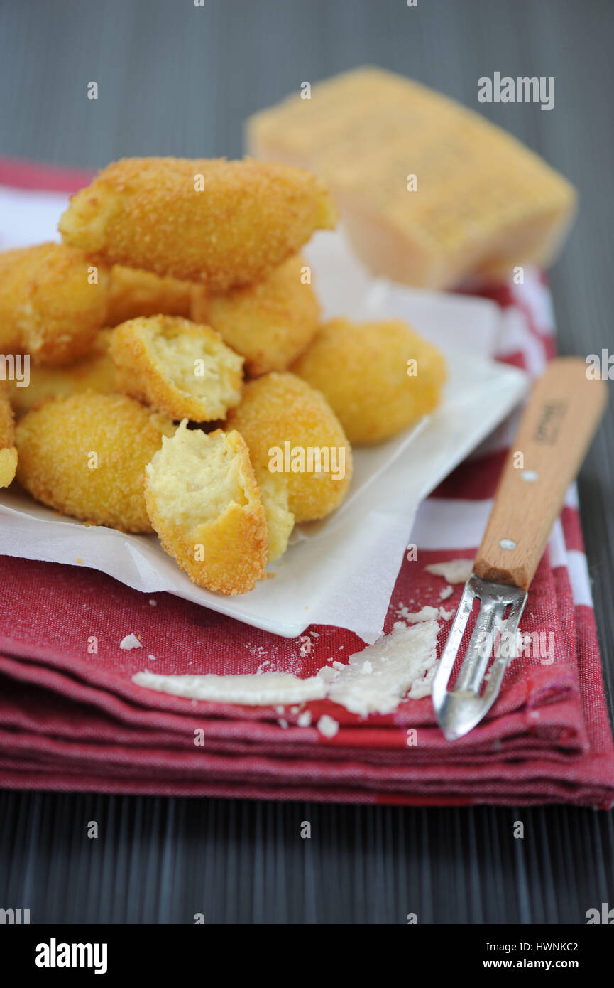 Croquettes au parmesan Stock Photo - Alamy