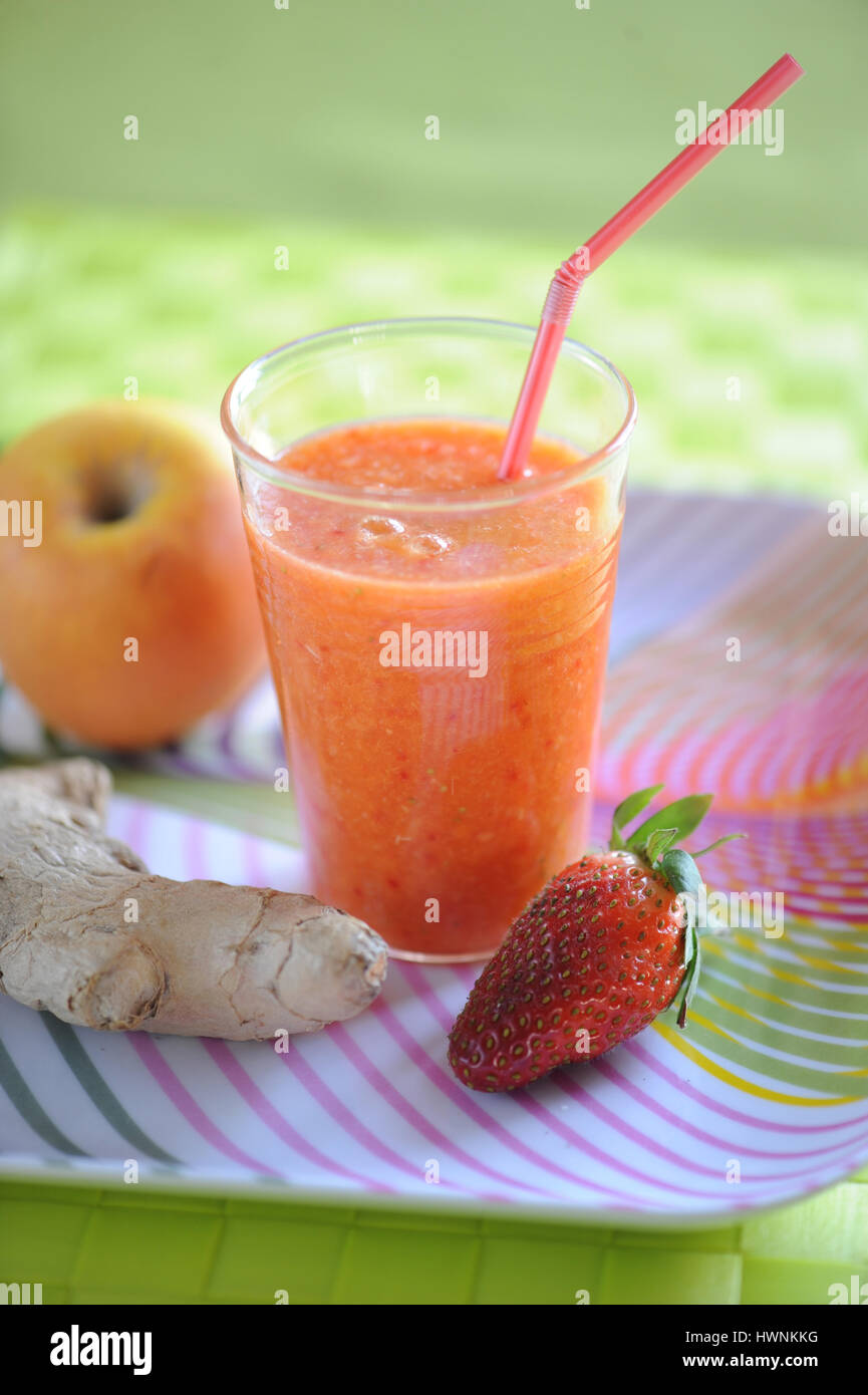 Smothie aux fruits Stock Photo - Alamy