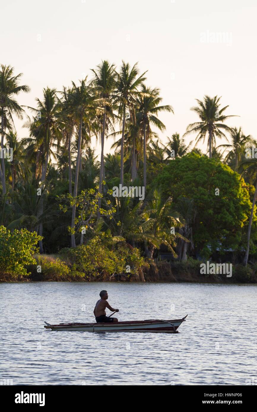 Philippines, Luzon, Sorsogon Province, Donsol, man on a boat on Ogod ...