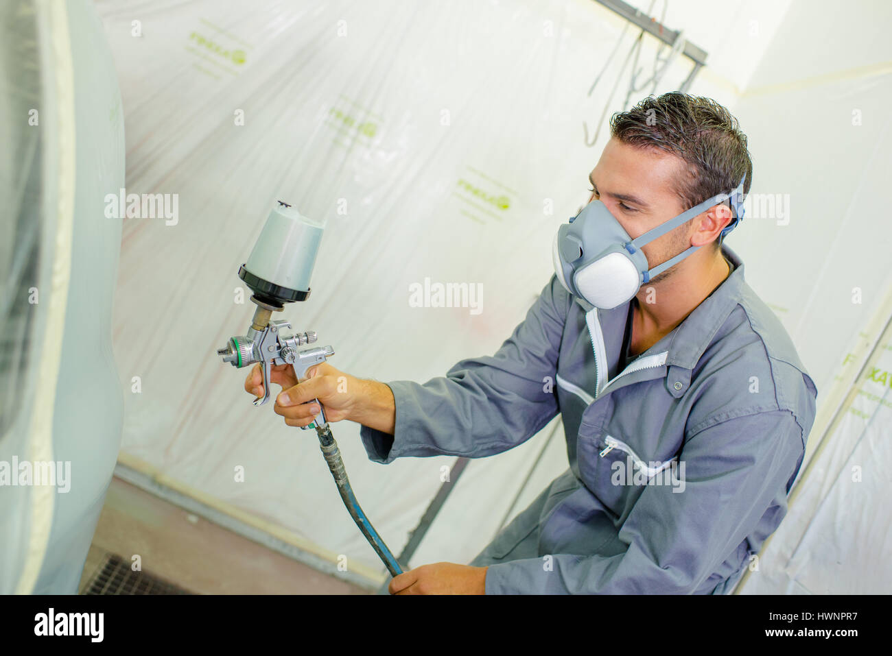 Spray paint application hi-res stock photography and images - Alamy