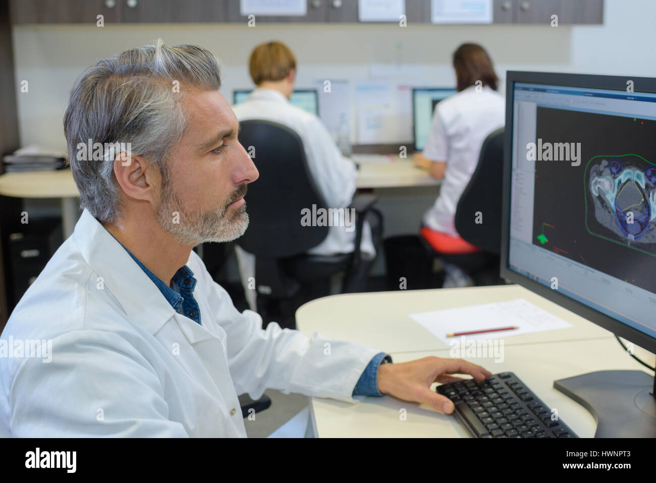 Interpreting data hi-res stock photography and images - Alamy