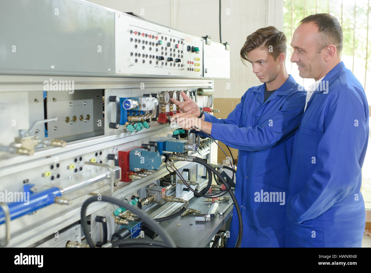 Apprentice electrician and tutor Stock Photo - Alamy