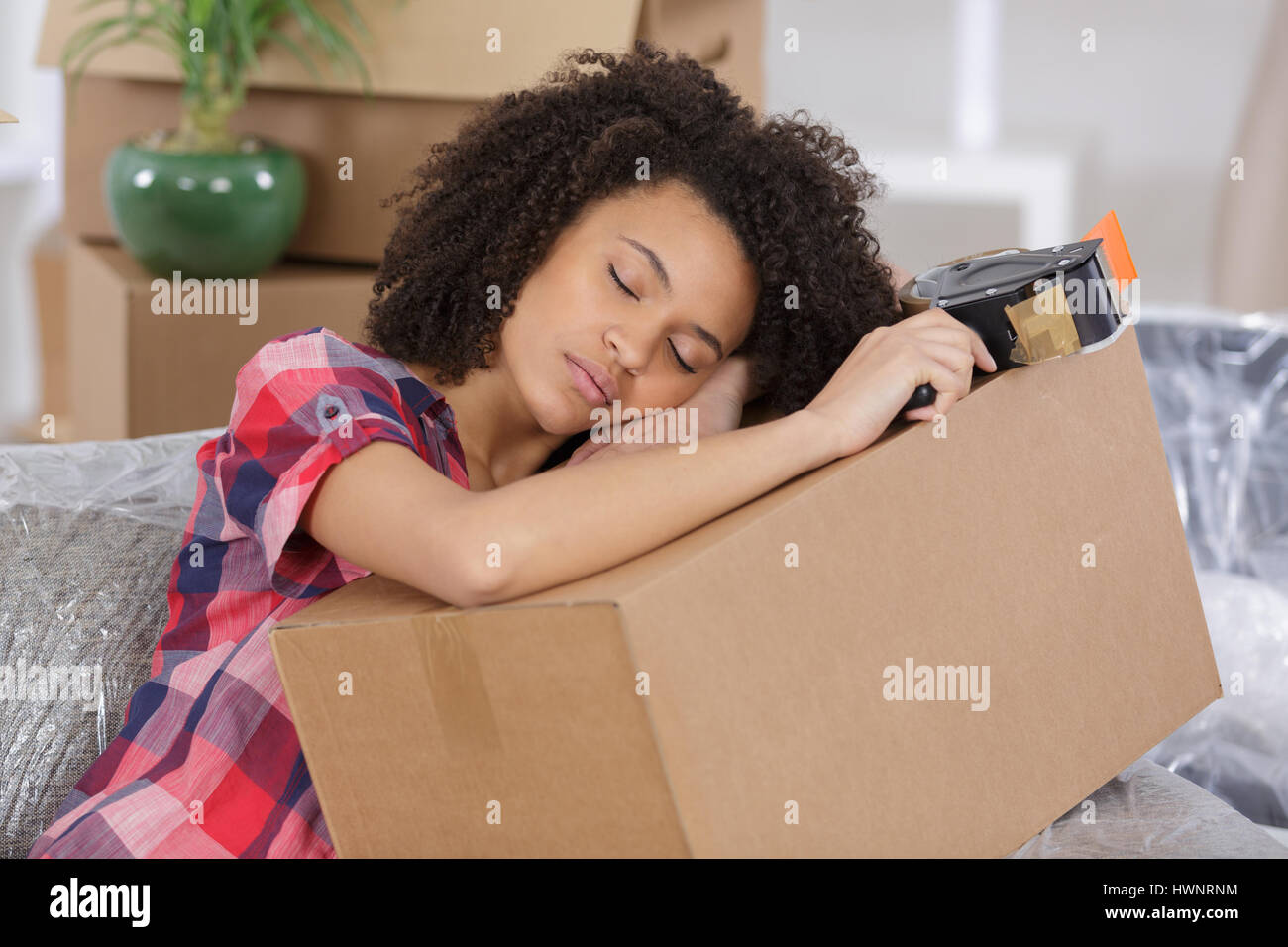 Moving package objects house hi-res stock photography and images - Alamy
